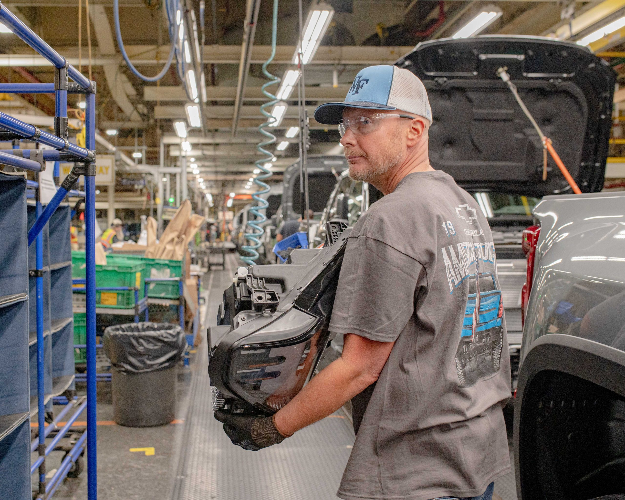 General Motors announces $1 billion investment in Flint facilities ...